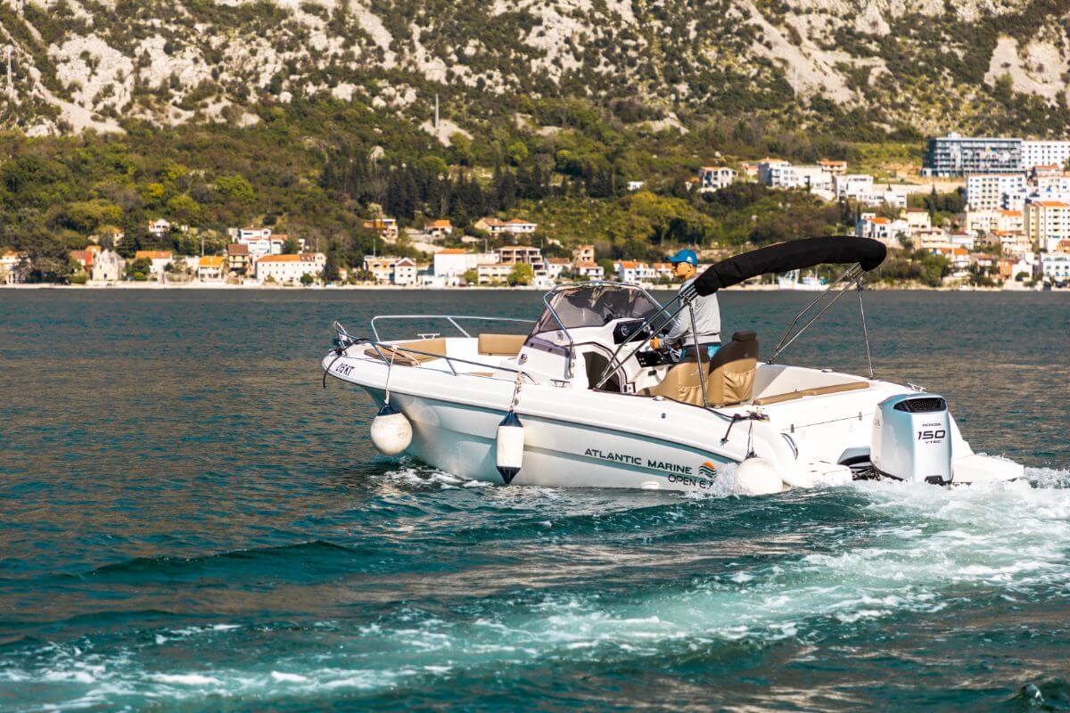 Boat & Speedboat Rental For 8 people | Montenegro Submarine