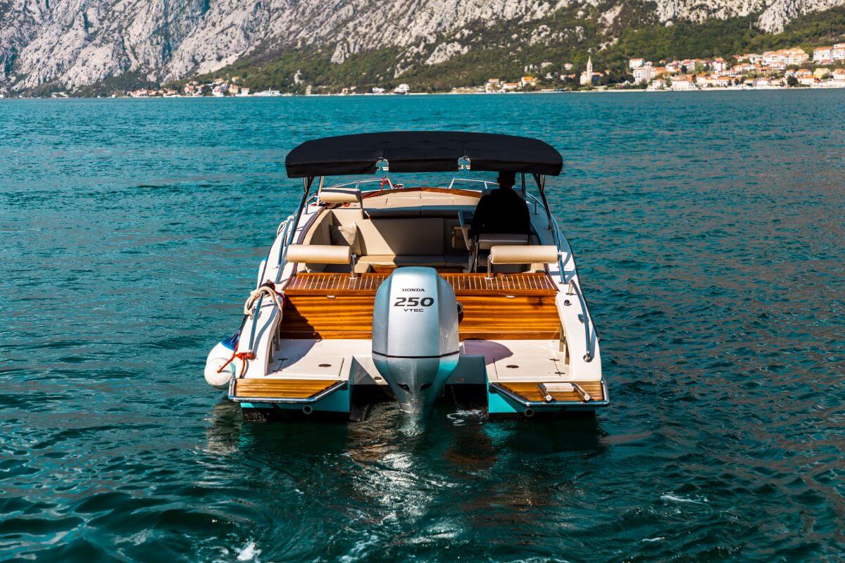 Boat & Speedboat Rental For 15 people | Montenegro Submarine