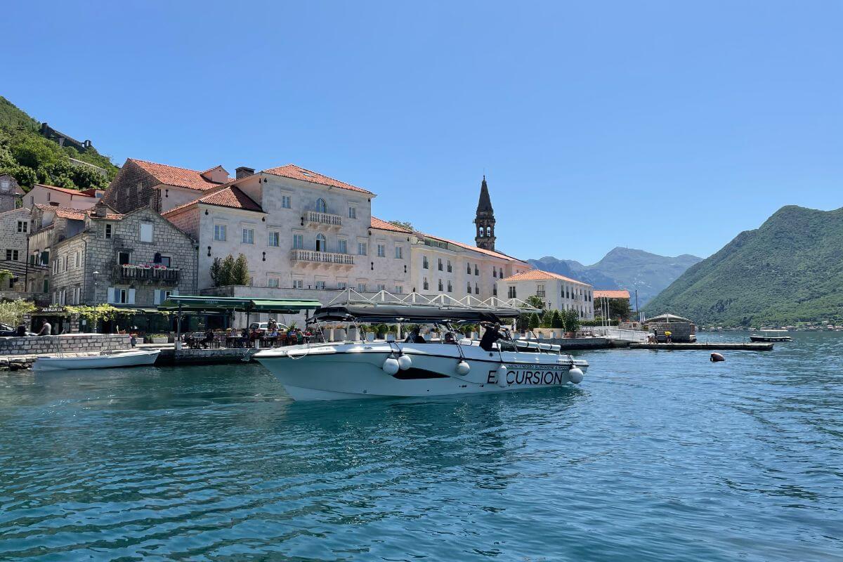 Boat & Speedboat Rental For 20 people | Montenegro Submarine